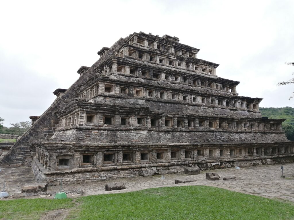 世界遺産 メキシコシティからバスで日帰り 古代遺跡エル タヒンのピラミッドへ 飛んでアフリカ 旅して中東